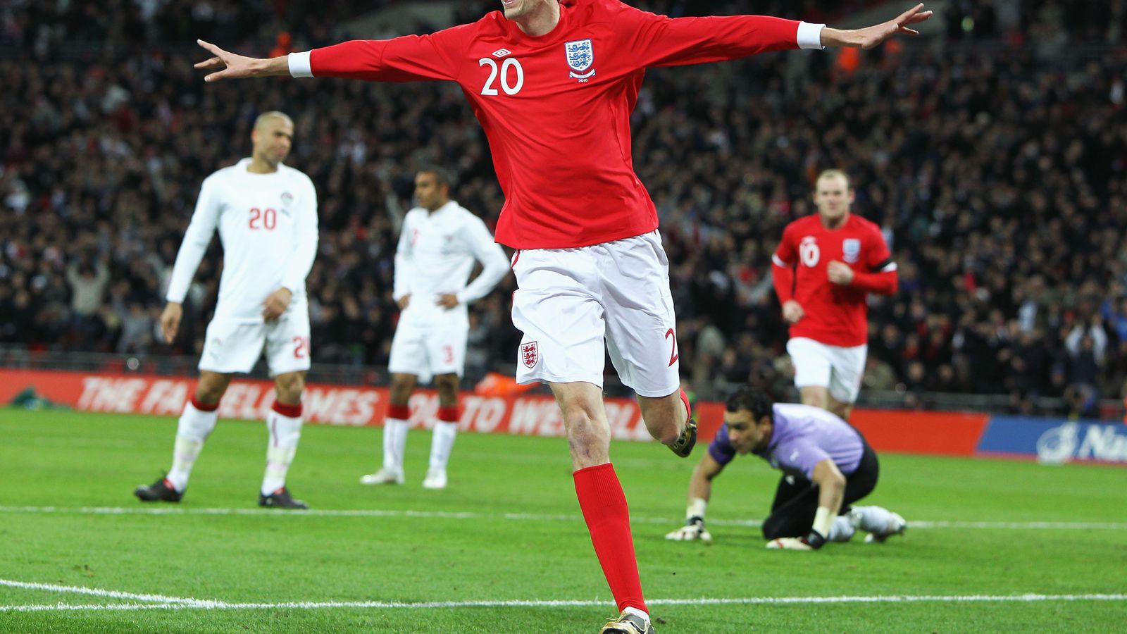 Peter Crouch nefnir þrjú lið sem gætu skorað Liverpool á hólm - Vísir