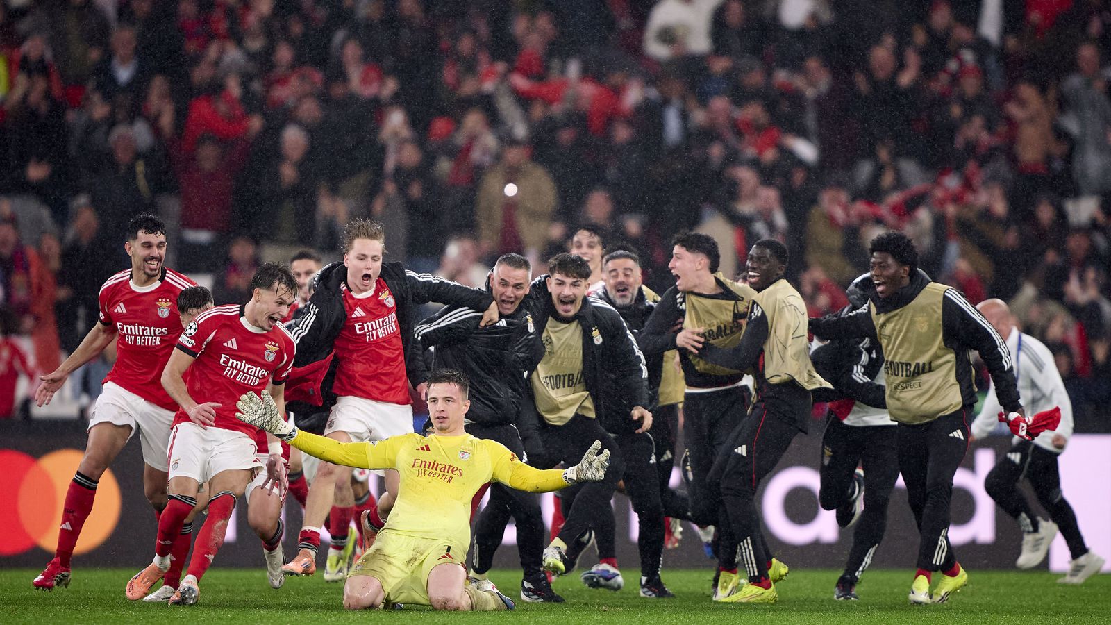 Mourin­ho mætir Real Madrid aftur eftir ævin­týra­legan sigur Ben­fi­ca ...