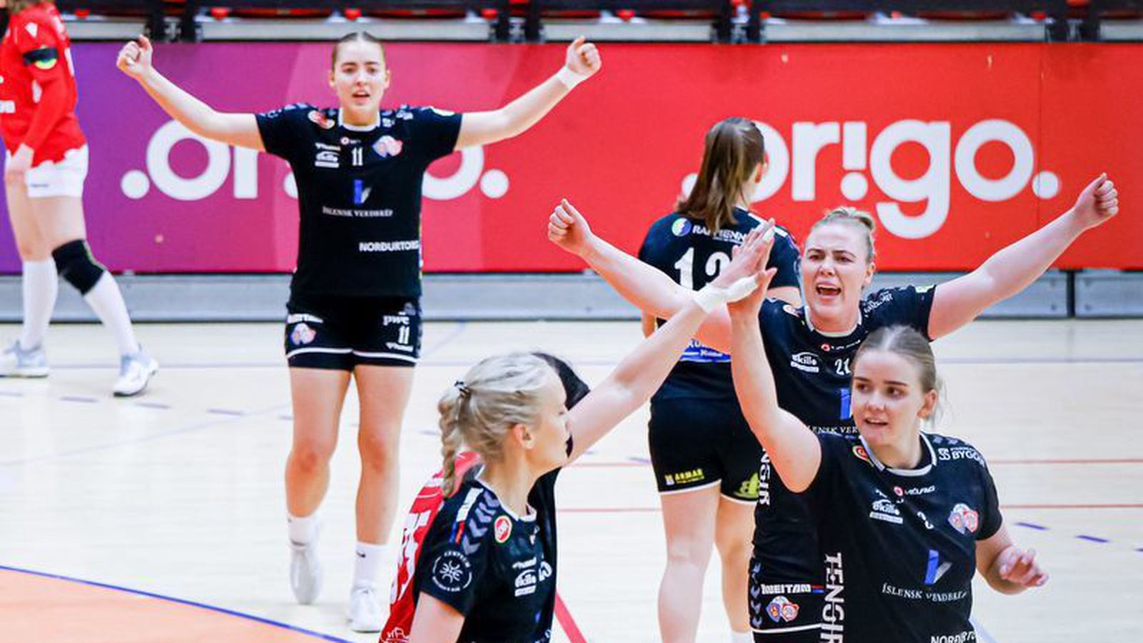 Umfjöllun: KA/Þór - Stjarnan 27-26 | Íslandsmeistararnir með fullt hús ...