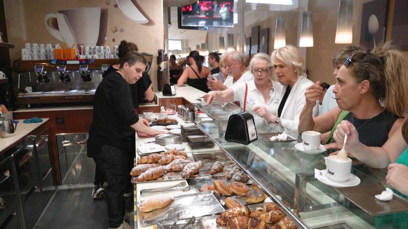 Vala Matt lærði að gera upp­á­hald­s­pasta­rétt Sop­hiu Loren á Ítalíu ...