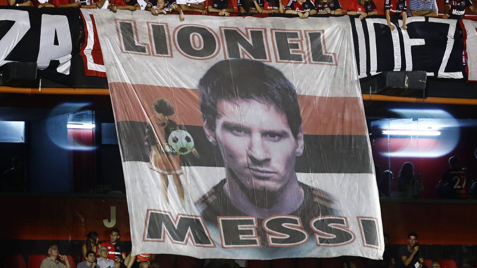 Messi flytur heim eftir tvö ár og ætlar að ljúka ferlinum þar - Vísir Messi flytur heim eftir tvö ár og ætlar að ljúka ferlinum þar - Vísir