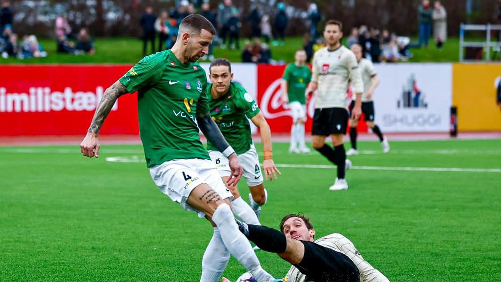 Sjáðu markið: Damir Muminovic skoraði af löngu færi - Vísir