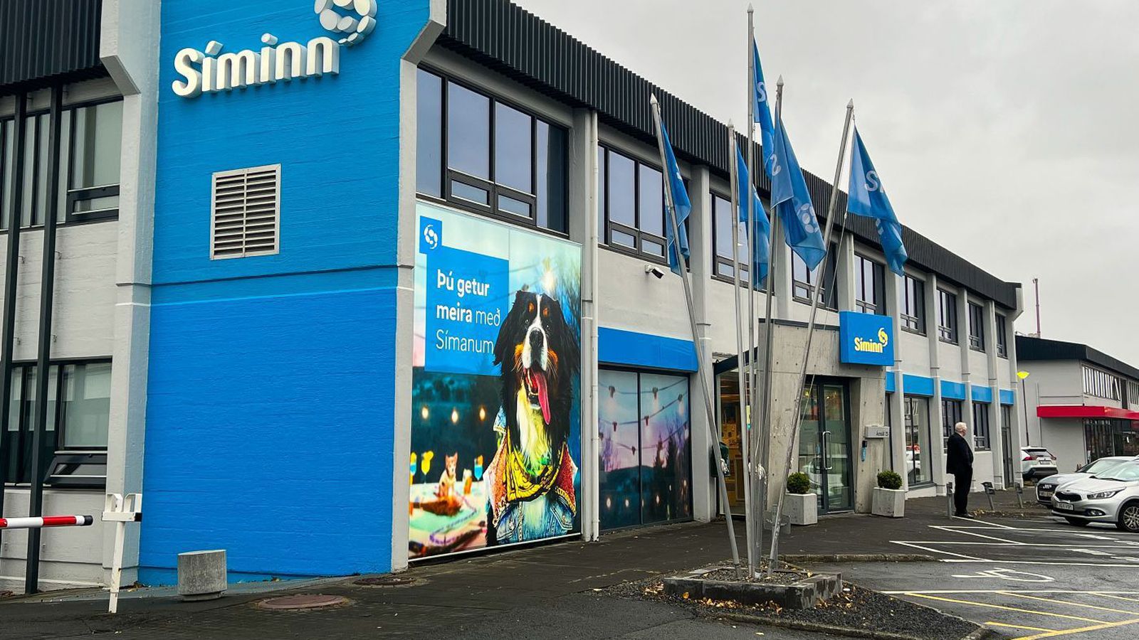 Síminn ó­sam­mála Sam­keppnis­eftir­litinu: Á­skrif­endur Nova fái að ...