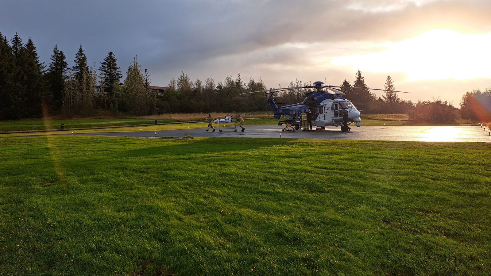 Þrír fluttir með þyrlunni til Reykja­víkur og fjórir með sjúkra­flugi ...