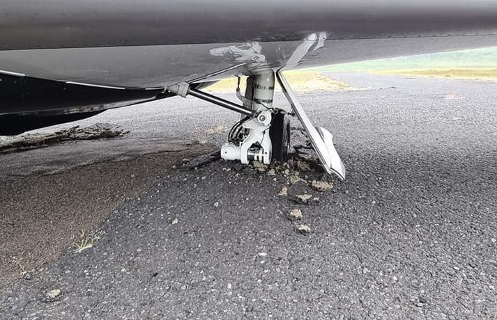 Einkaþotan laus úr slitlaginu og farin burt - Vísir