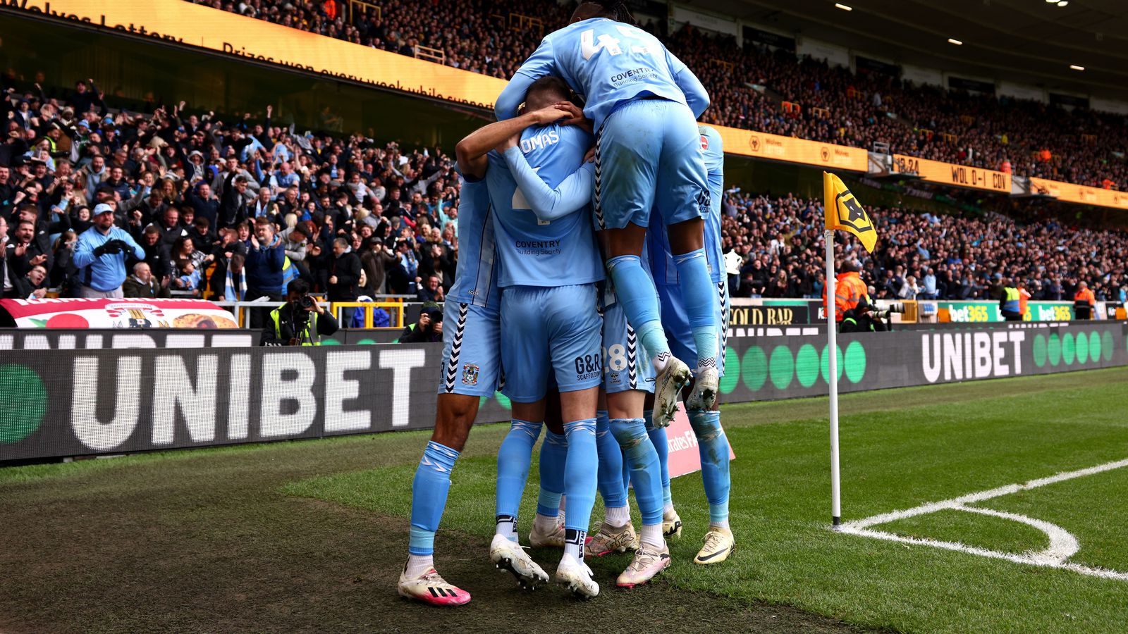 Coventry fyrst í undan­úr­slit eftir ó­trú­lega endur­komu - Vísir