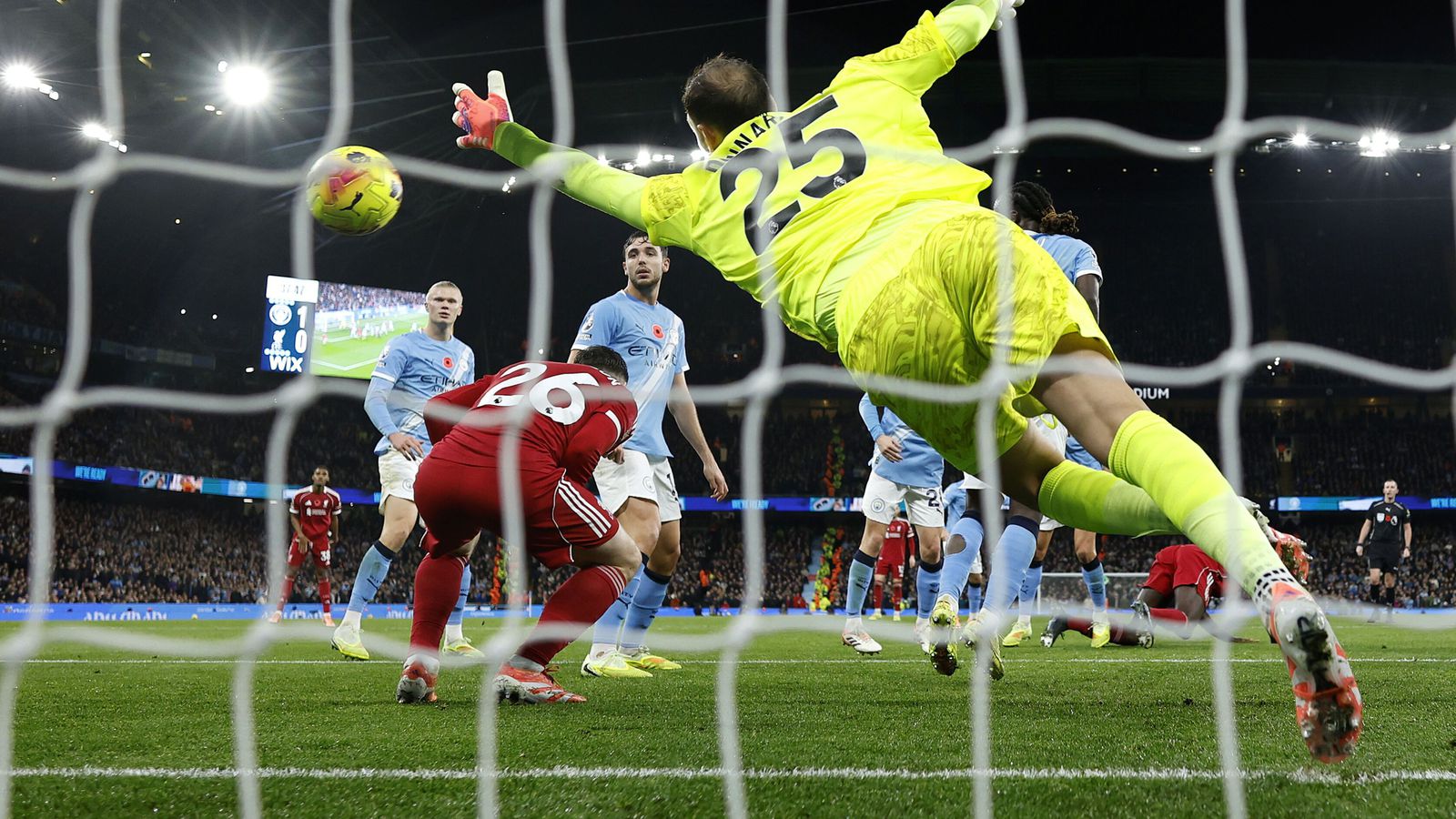 Dómanefndin ó­sam­mála um „ekki mark“ Liverpool gegn Man City - Vísir