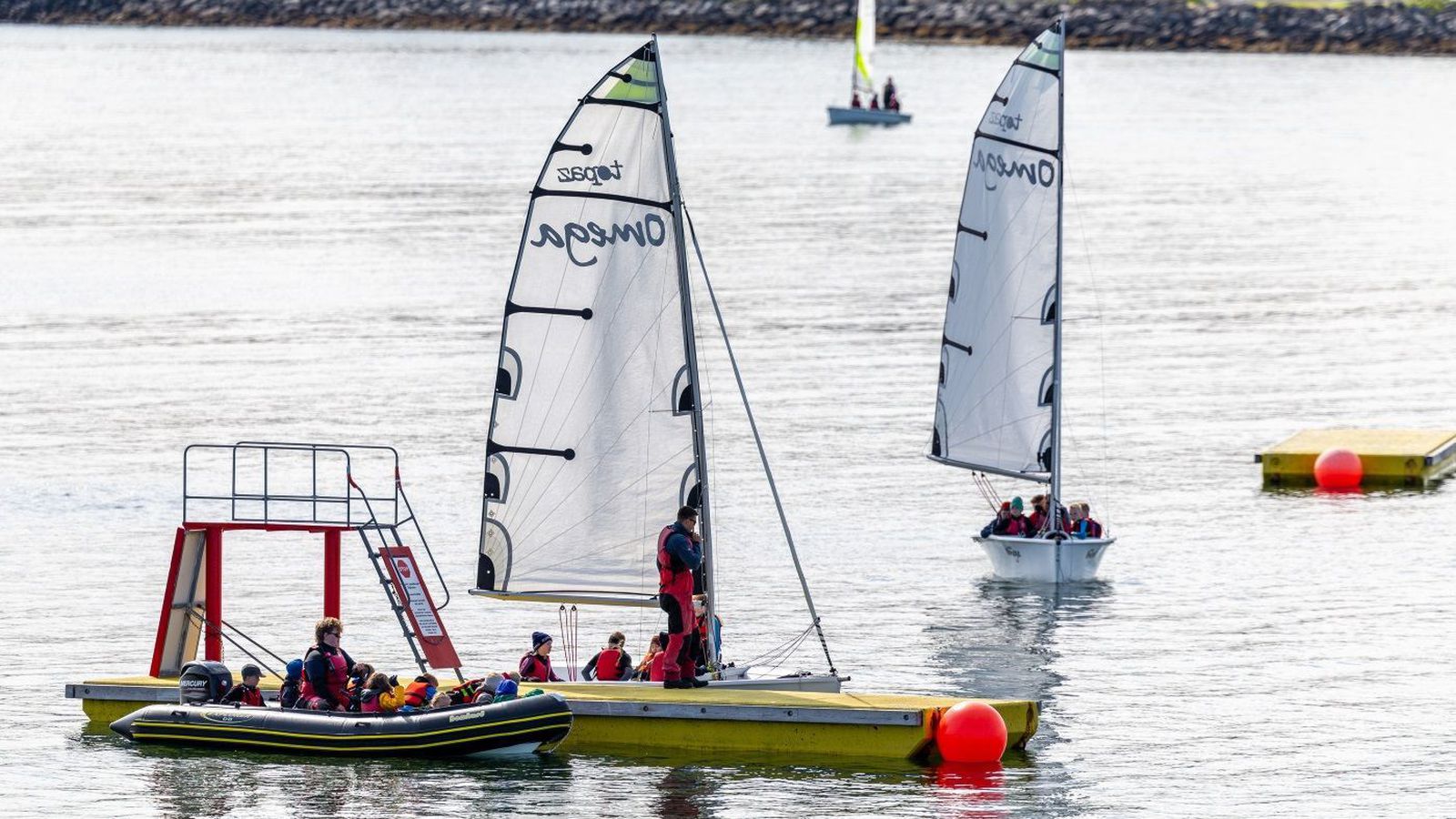 Fremur stíf vest­læg átt og vætu­samt - Vísir