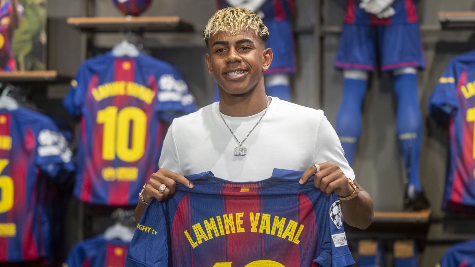 Undra­barn Barcelona hefur stækkað um tíu senti­metra - Vísir