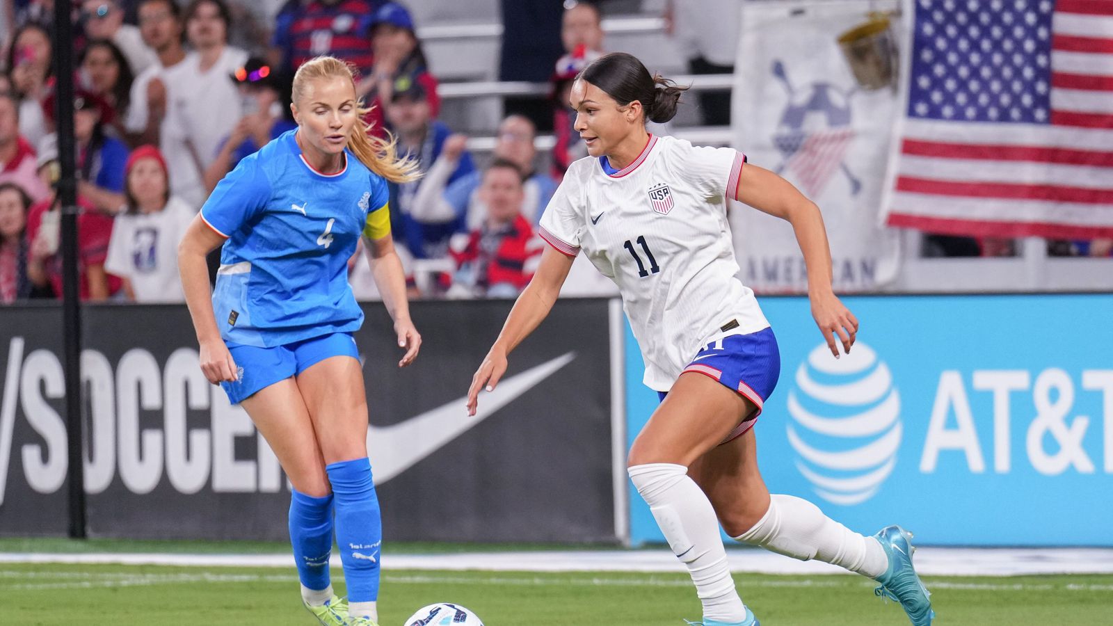 Ein besta knatt­spyrnu­kona heims gifti sig og skipti um nafn - Vísir