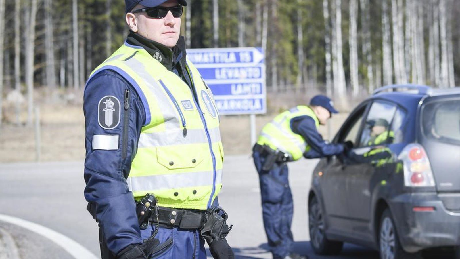 Finnar herða reglur um sam­komu­bann en Danir opna á að losað verði um ...
