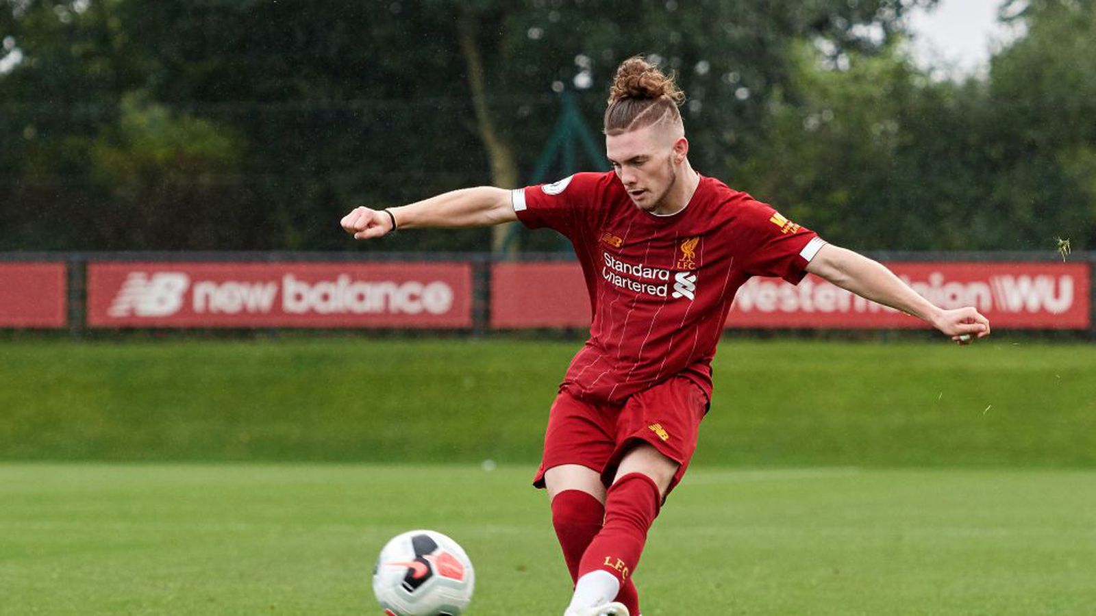 Leikmaður Liverpool dæmdur í bann fyrir að gera grín að Kane - Vísir