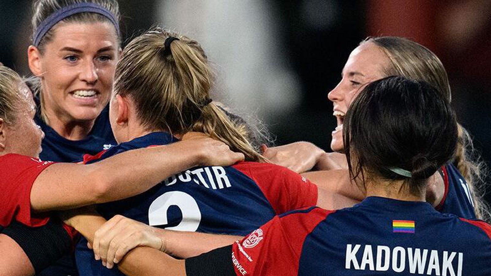 Guð­rún og stöllur veittu ekki við­töl eftir hótun í garð leik­manns ...