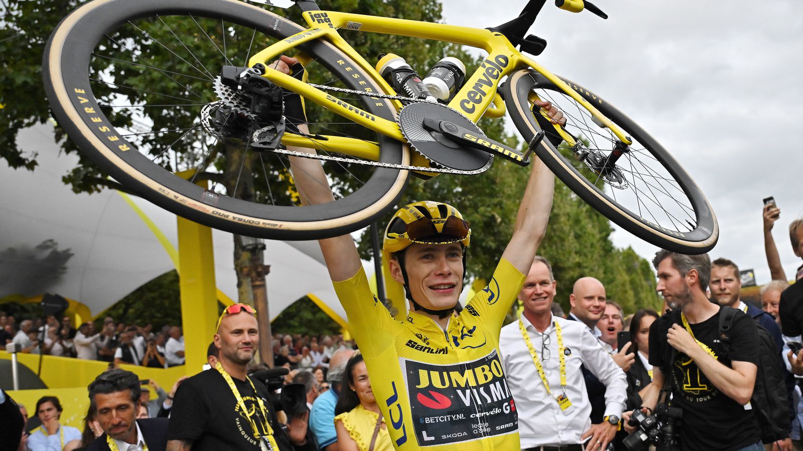 Jon­as Vingega­ard vann Frakklandshjólreiðarnar annað árið í röð - Vísir