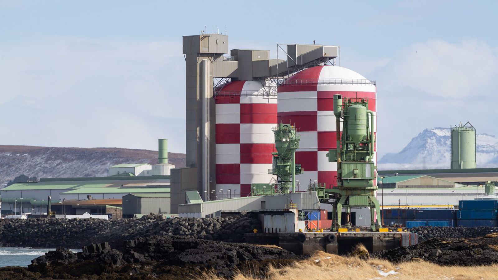 Raf­orku­verð til Rio Tin­to á Íslandi hækkar vegna verð­bólgu í Banda ...