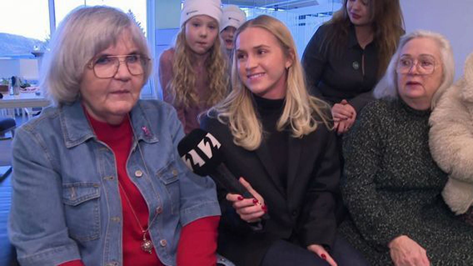 Bibba kannaði stemninguna á kosningamiðstöðvunum - Vísir