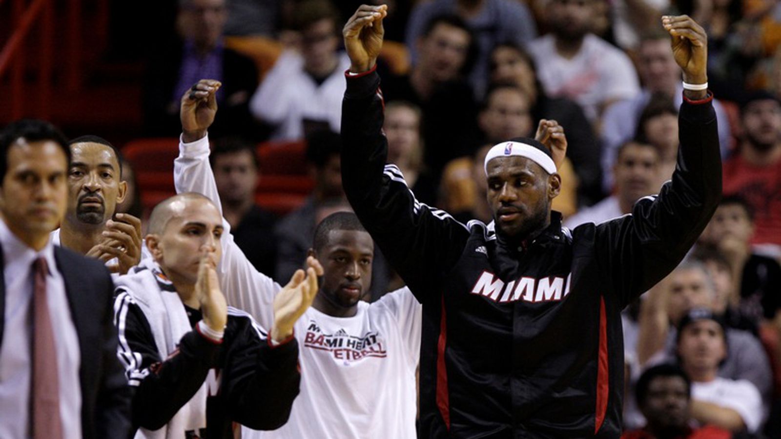 LeBron gerir grín að sjálfum sér í auglýsingu - Vísir