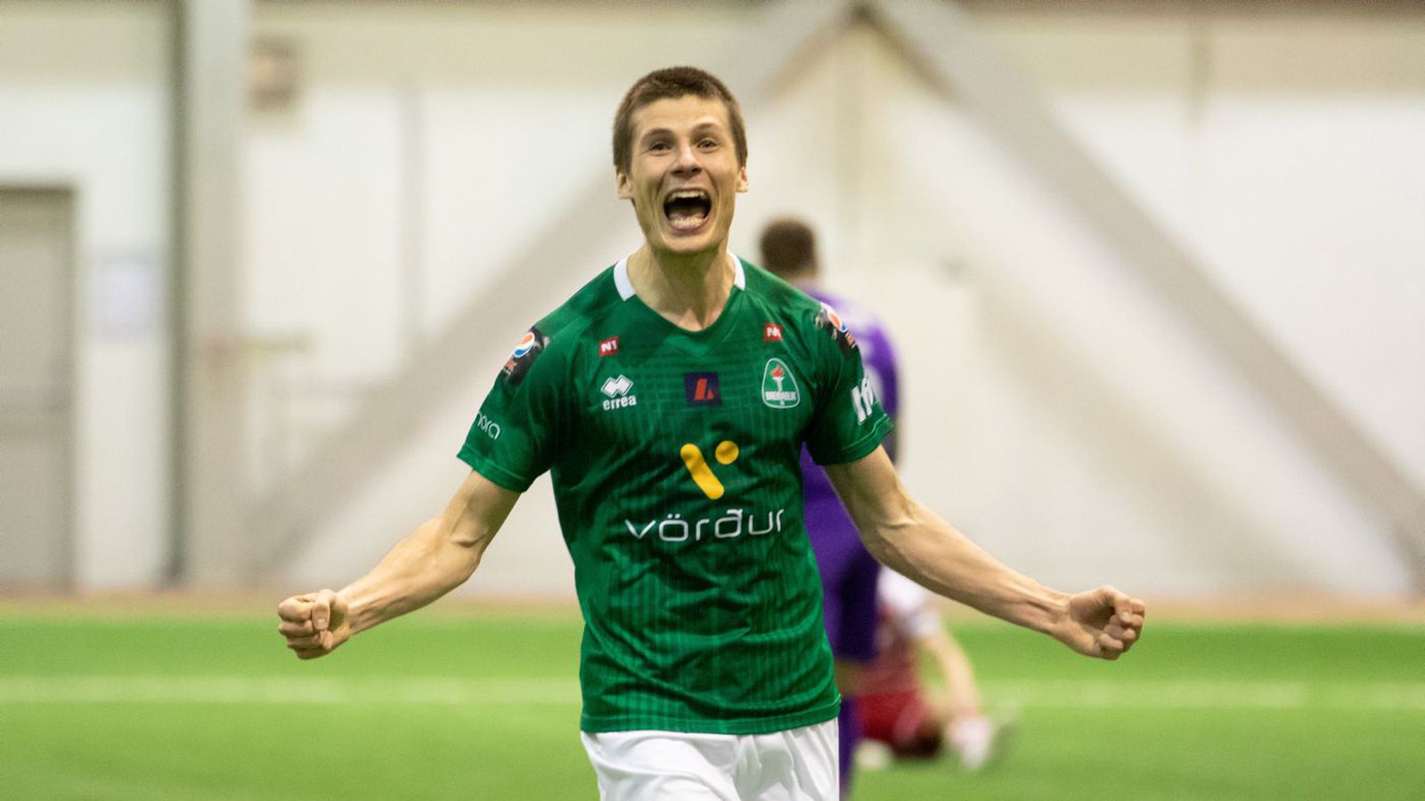 Elfar Freyr skrifar undir tveggja ára samning á Hlíðar­enda - Vísir