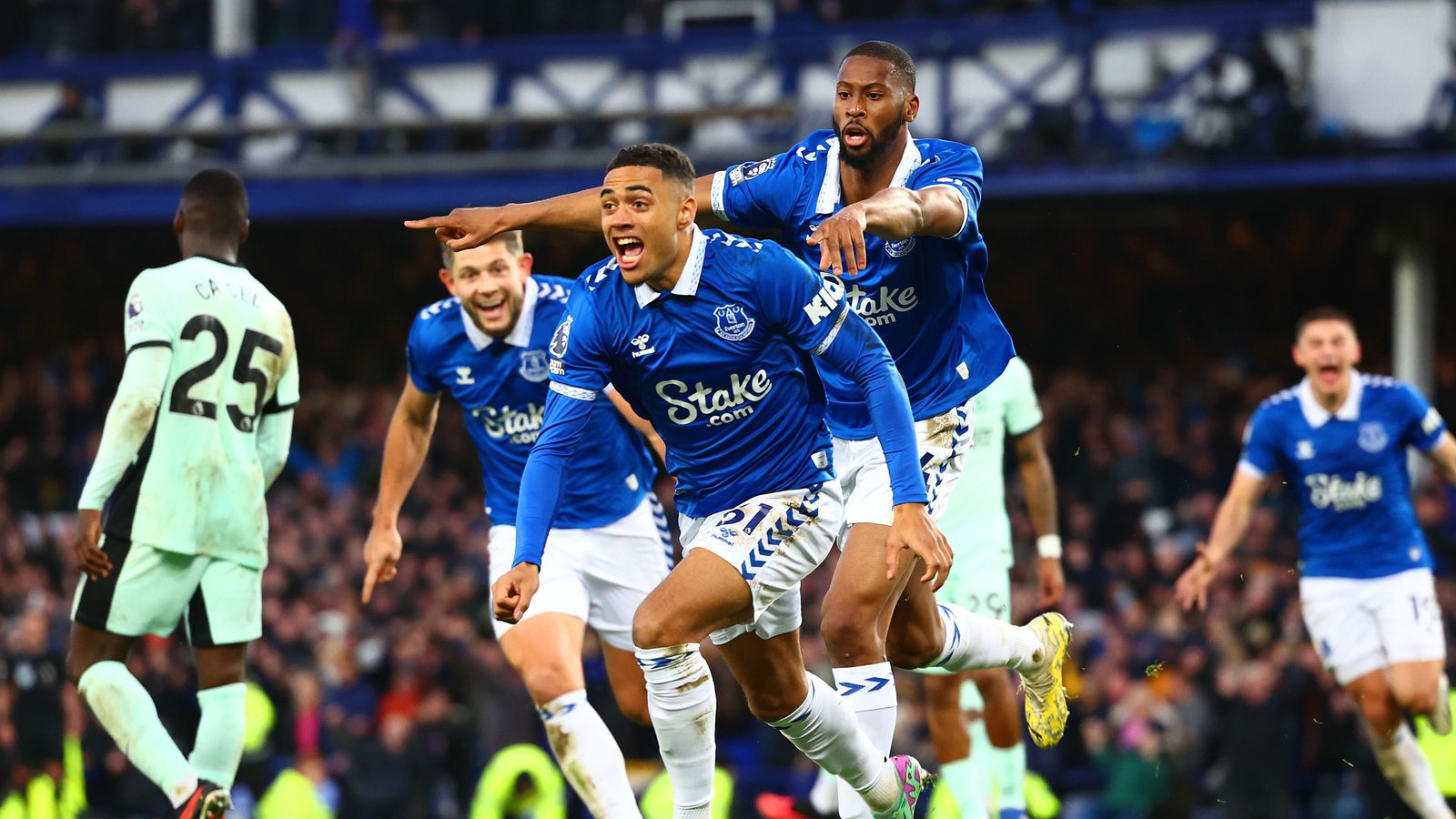 Everton á flugi en vand­ræði Chelsea halda á­fram - Vísir