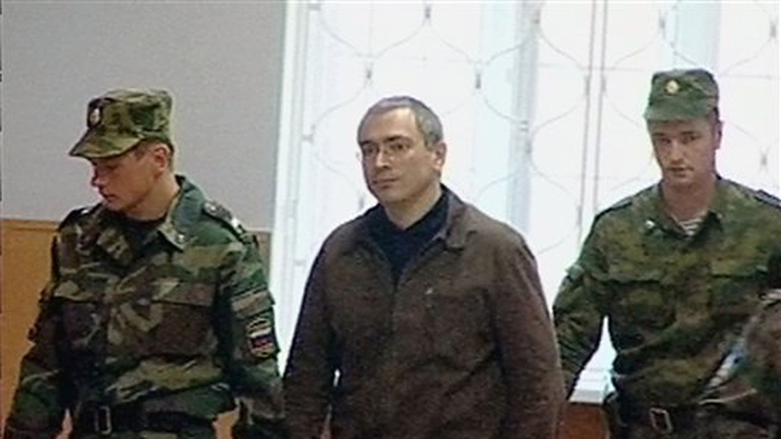 Reyni að svæla fjölmiðla burt - Vísir