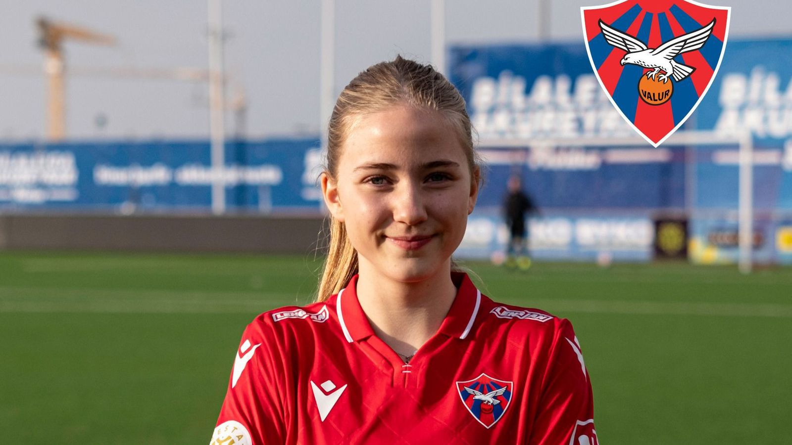 Vals­menn krækja í „eina allra efni­legustu knatt­spyrnu­konu landsins ...