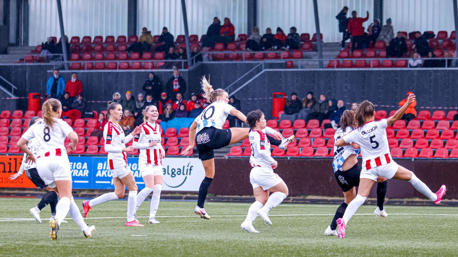 Umfjöllun og viðtöl: Þróttur - Selfoss 3 - 4| Selfoss með fullt hús ...