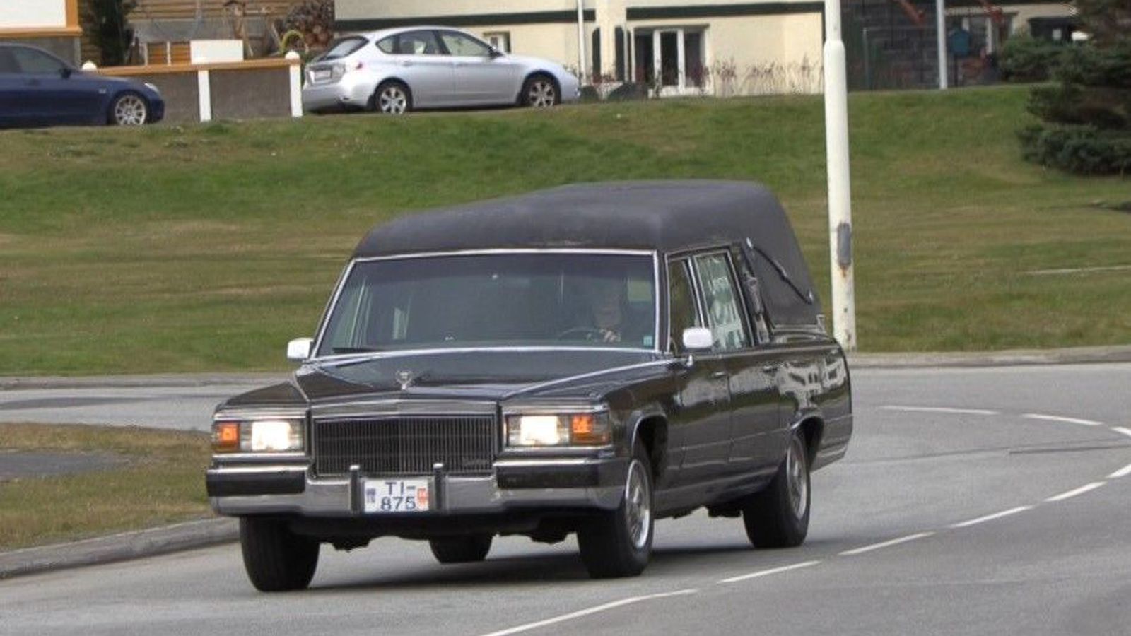 Útfararbíll nýttur sem sendibíll á Ísafirði - Vísir