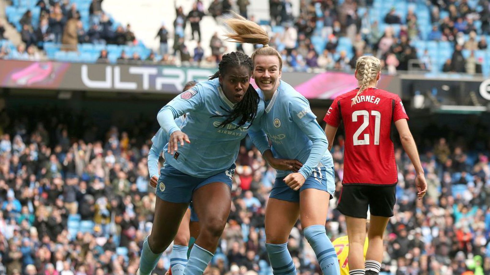 Ó­lög­legt tíma­móta­mark kom City á bragðið gegn United - Vísir