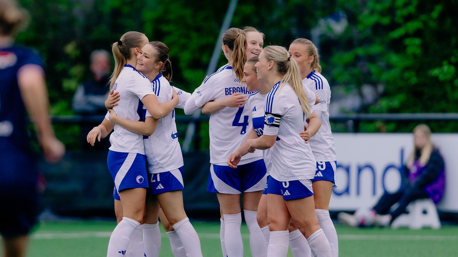 Sunn­eva Hrönn og stöllur í FCK tryggðu sig upp um deild - Vísir