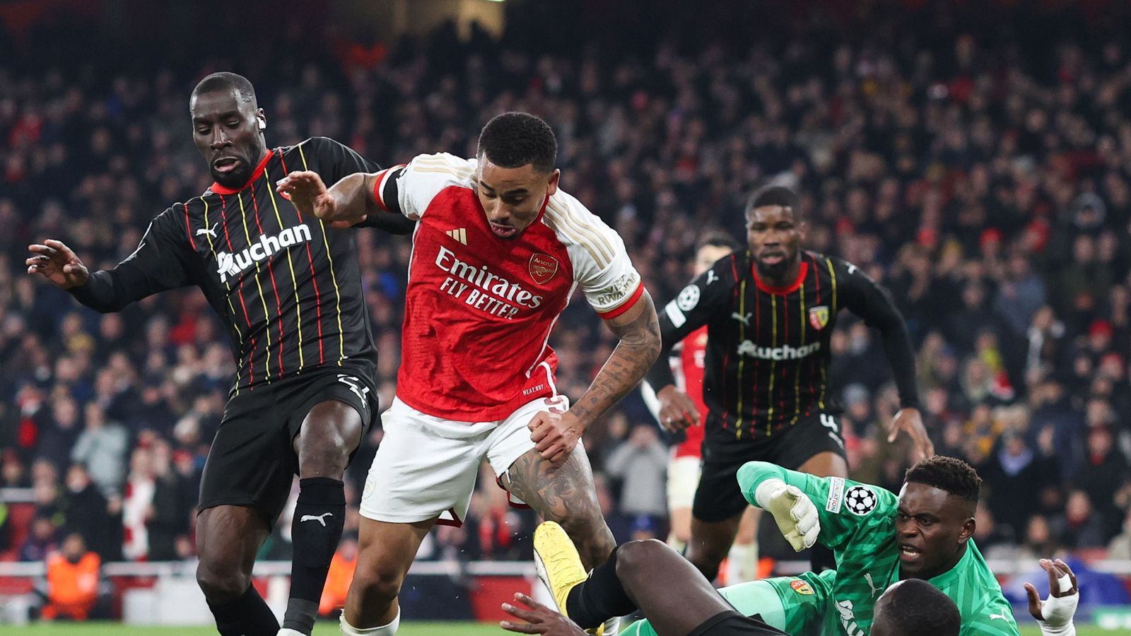 Gabriel og Saliba alltaf með Haaland í vasanum - Vísir