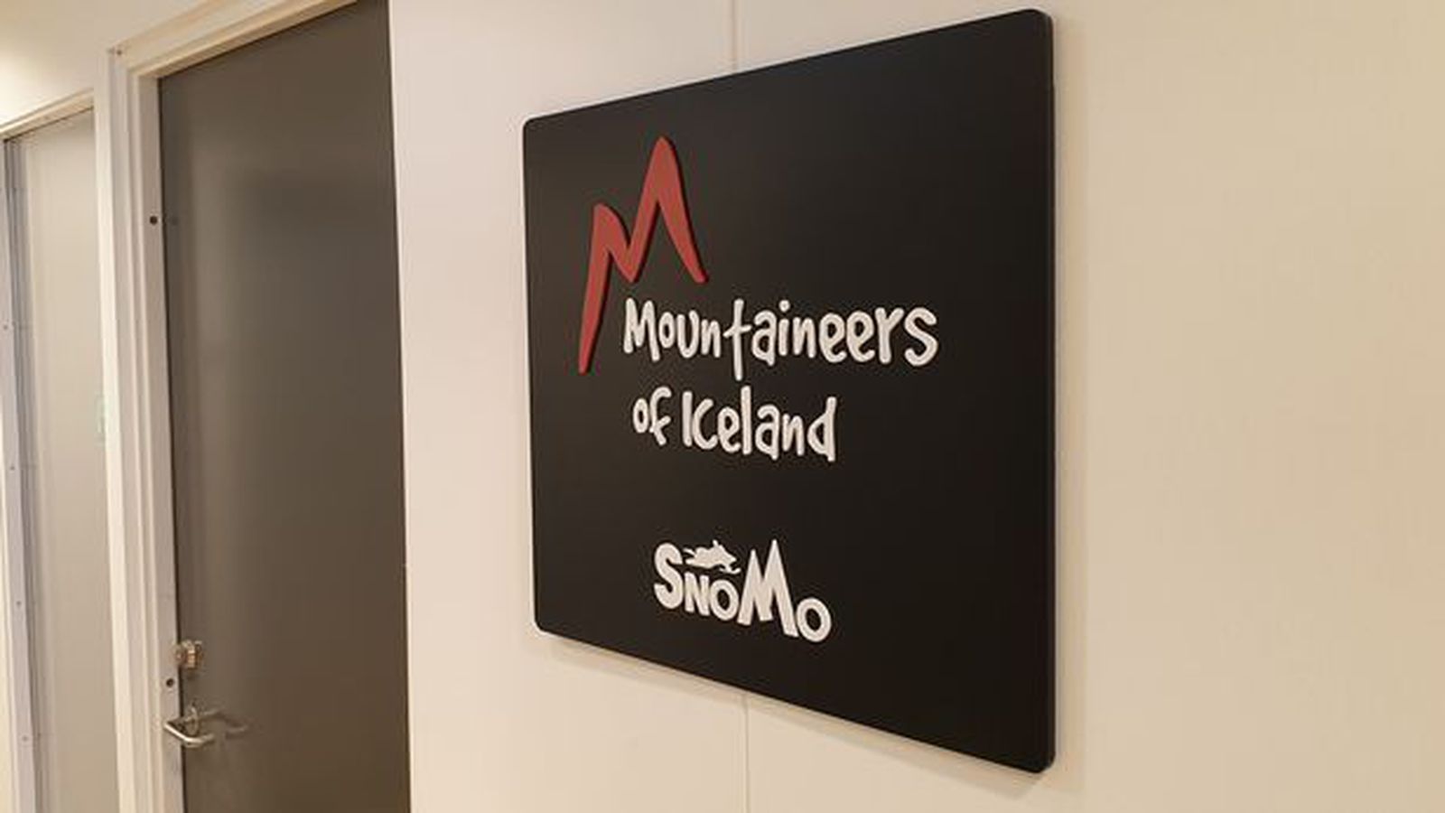 Segir ferða­þjónustu­fyrir­tæki ekki geta staðið undir upp­sagnar ...