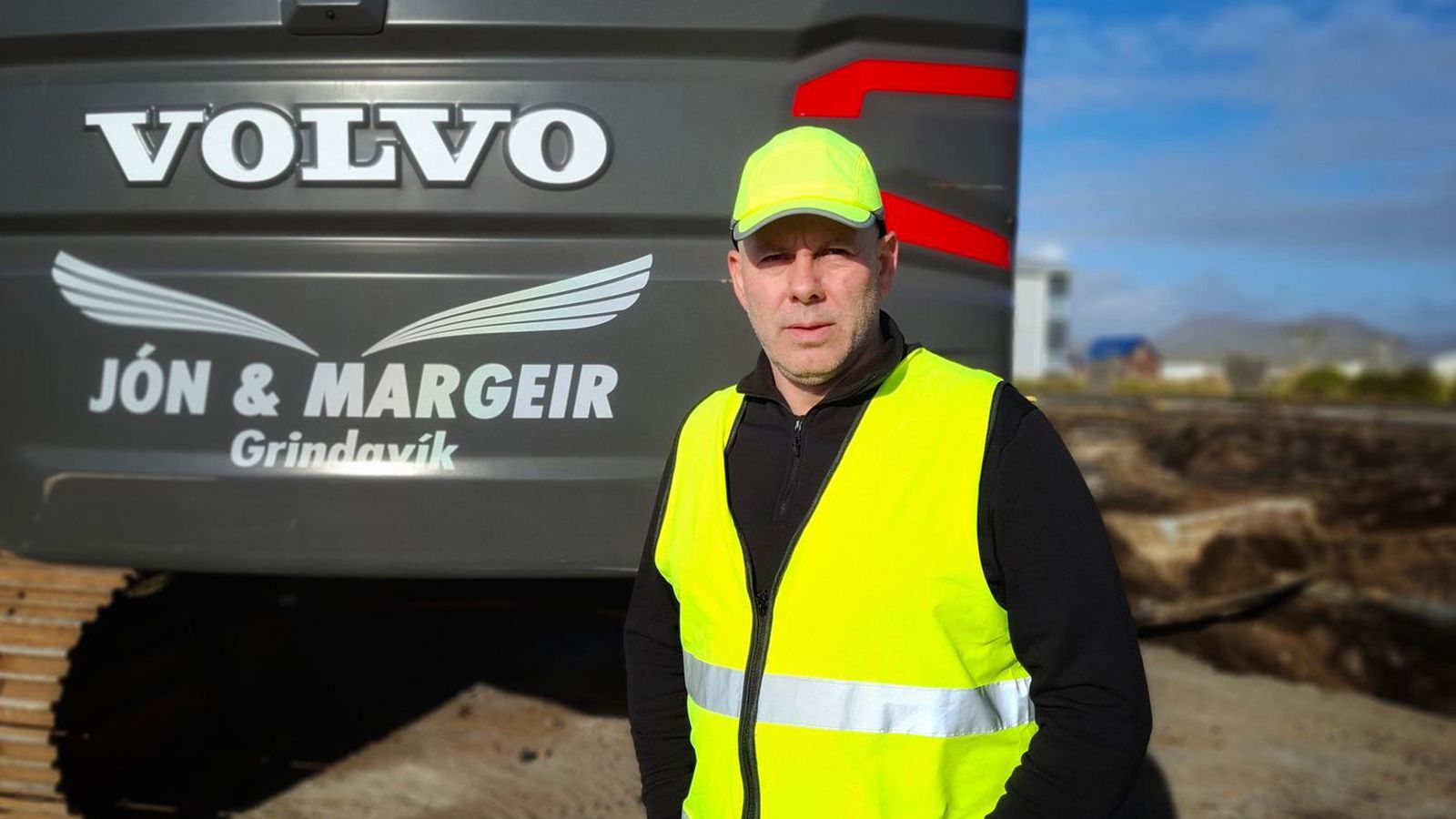 Fylla upp í sprungur í von um að hægt verði að opna Grinda­vík aftur ...