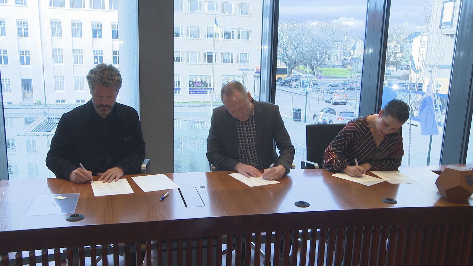 Borgin ríður á vaðið og skuldbindur sig til að taka á móti 1.500 ...