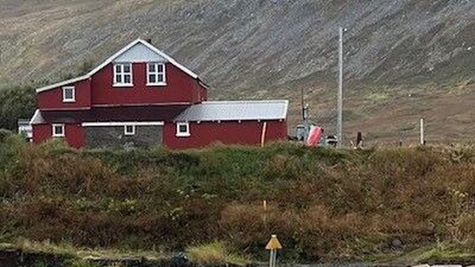 Hvíta­björninn felldur: Forðaði sér inn og sendi skila­boð á dóttur ...