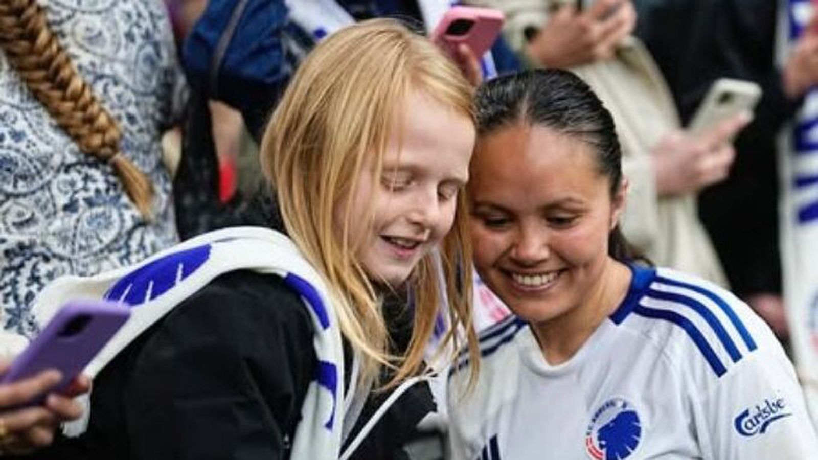 Sunn­eva lagði upp fyrir framan metfjölda á­horf­enda - Vísir