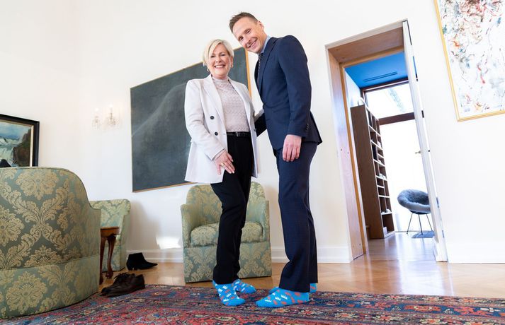 Halla og Bjössi í Mottumars sokkunum í fyrsta sinn - Vísir