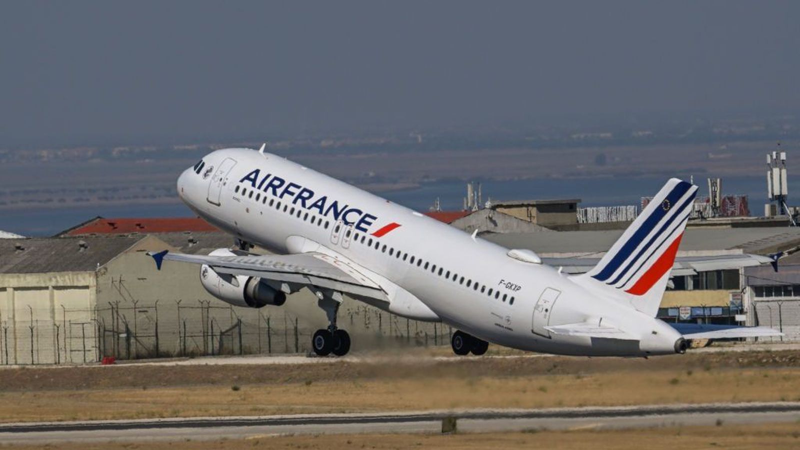 Flug­vél Air France beint til Kefla­víkur - Vísir