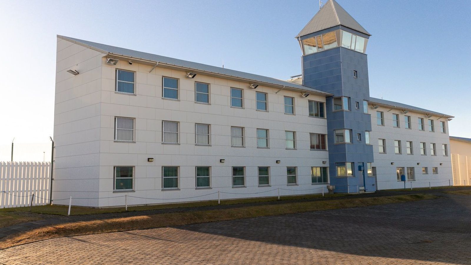 Gert að greiða sam­fanga miska­bætur eftir árás með tré­kefli - Vísir