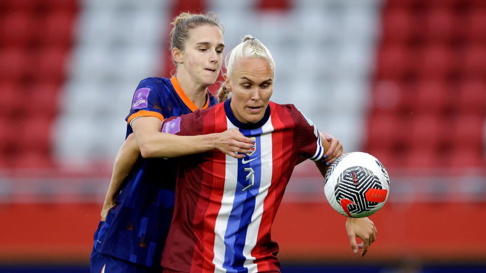 María og Haug fá ekki að mæta Ís­landi á EM - Vísir