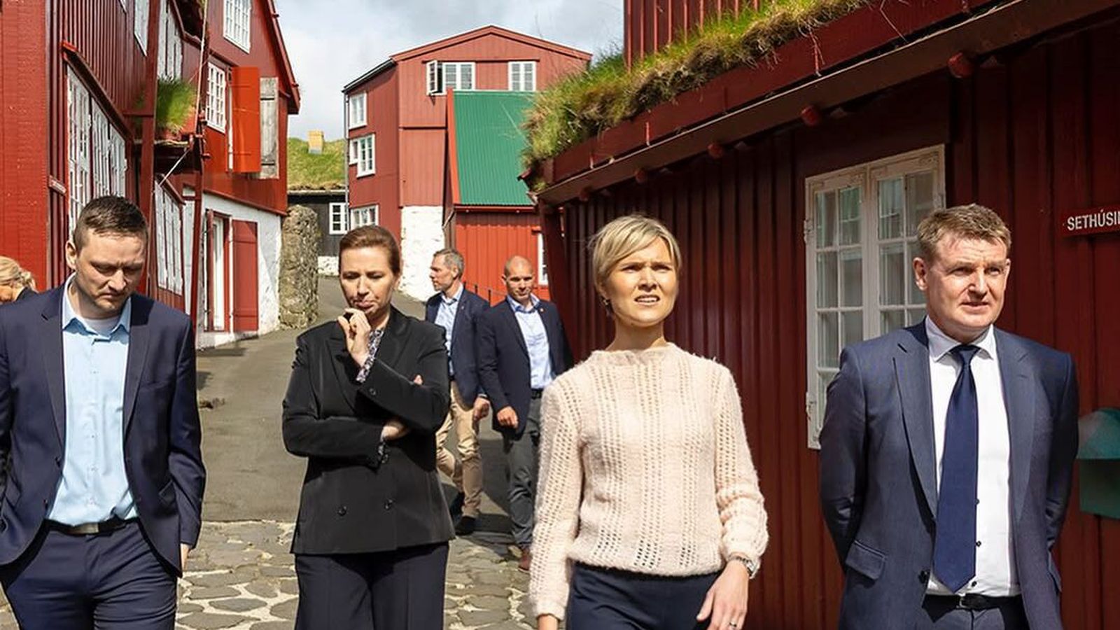 Krist­rún á leið­toga­fundi um varnar­mál: Þjóðirnar í Norður ...