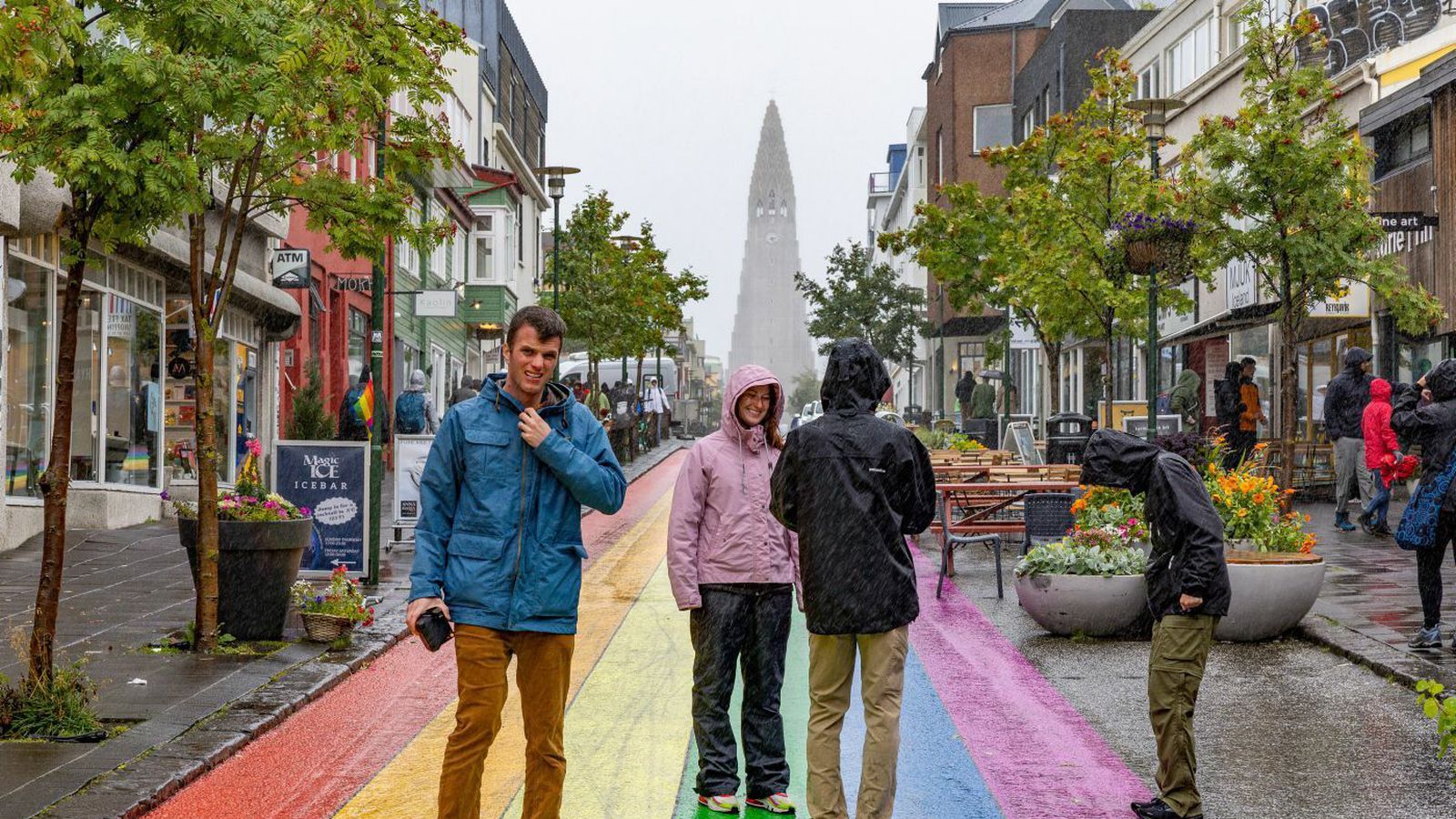 Við­varanir í gildi og vinda­samt og blautt fram­undan - Vísir
