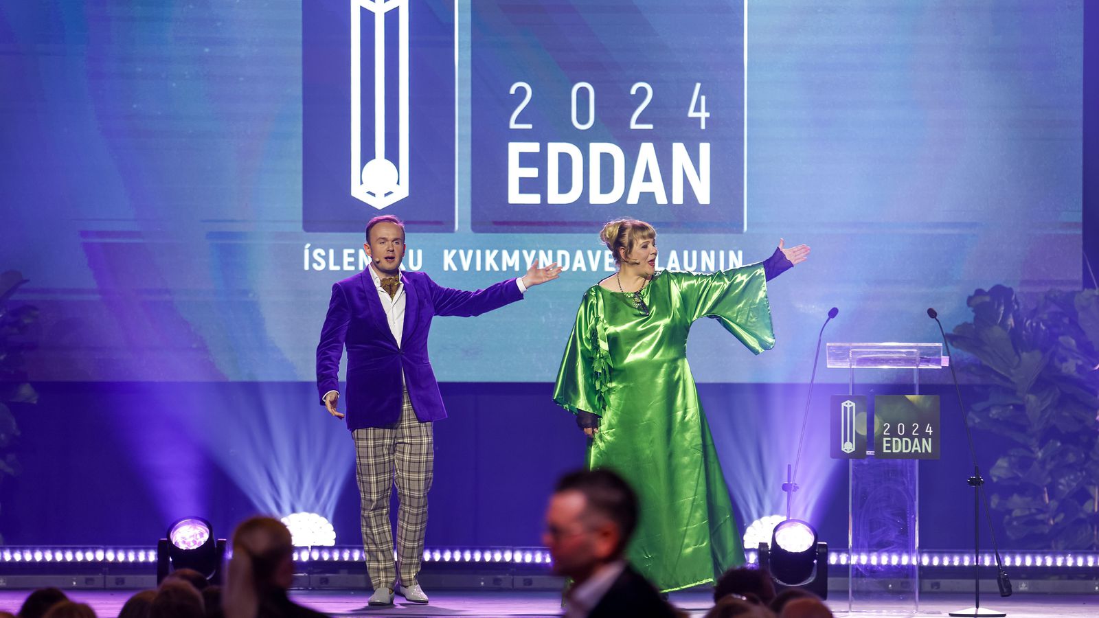 Snerting, Ljós­brot og Ljósvíkingar bítast um Edduna - Vísir