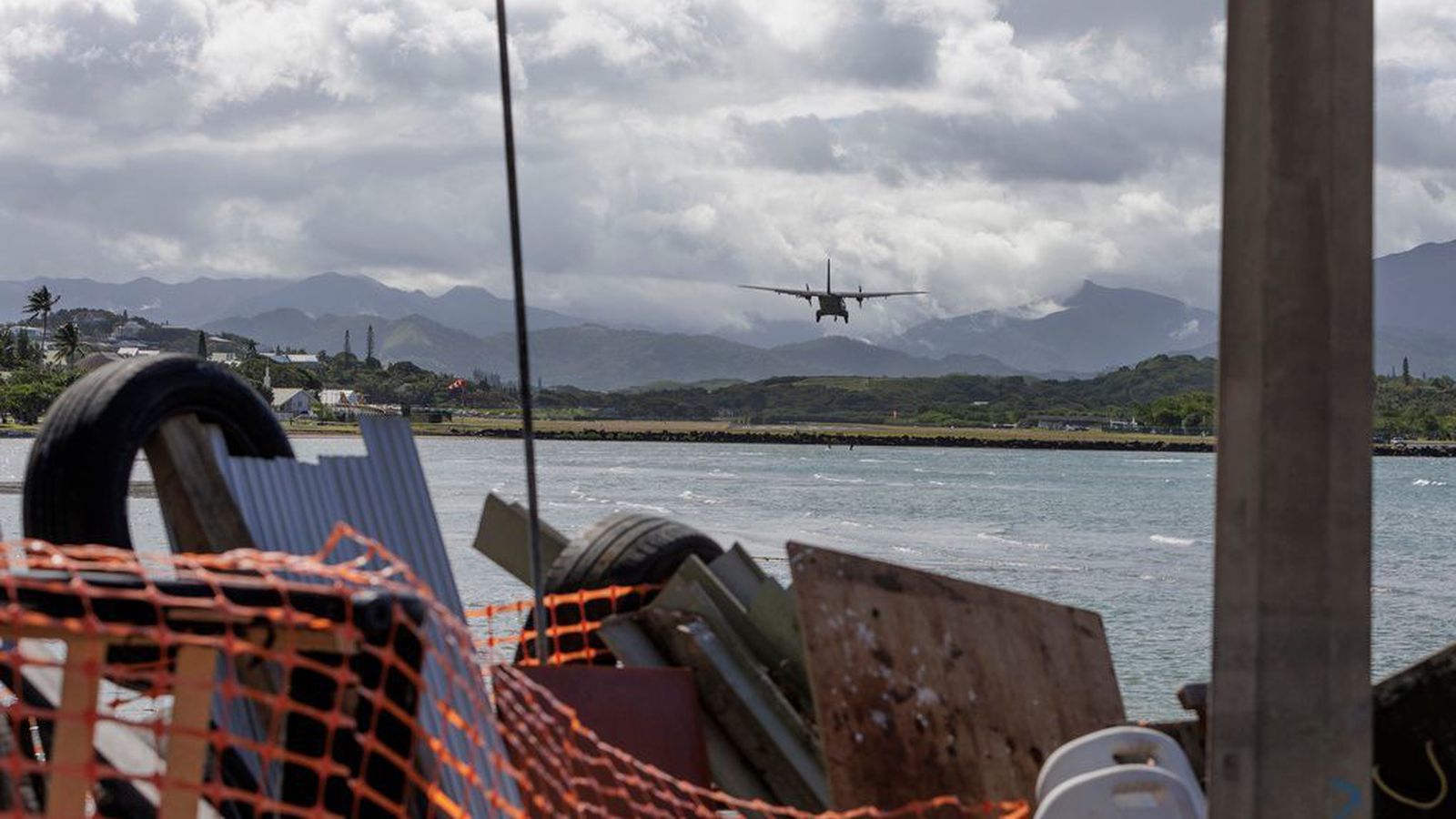 Neyðar­á­standi lýst yfir á Nýju-Kaledóníu eftir miklar ó­eirðir - Vísir