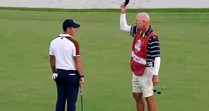 Einkaþotan laus úr slitlaginu og farin burt - Vísir