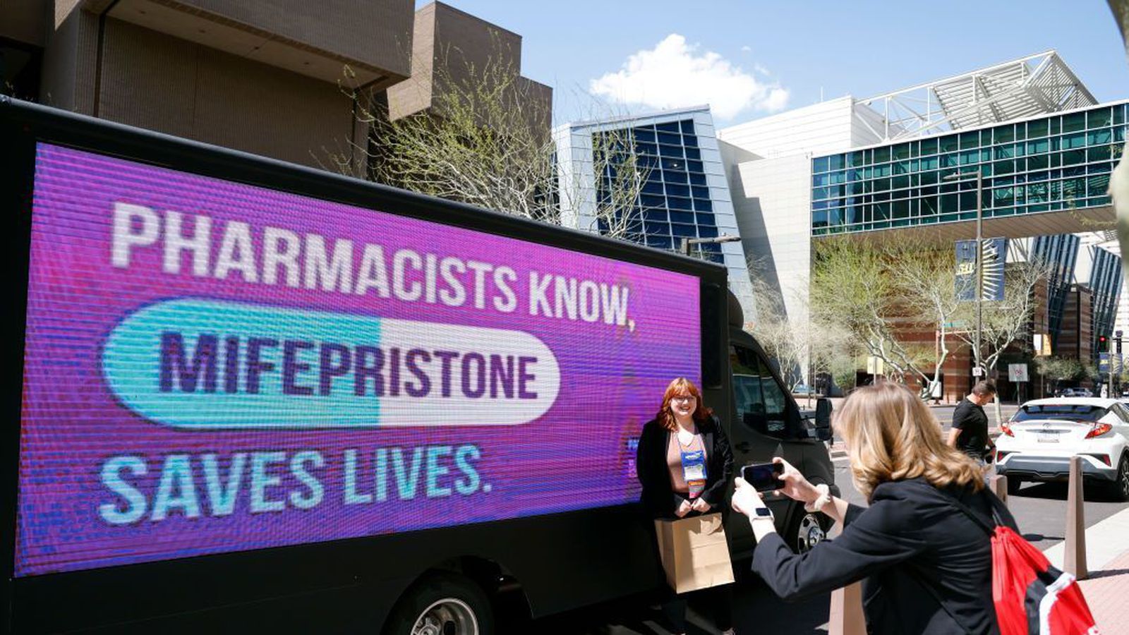 Stjórn­endur lyfja­fyrir­tækja fylkja sér að baki FDA - Vísir