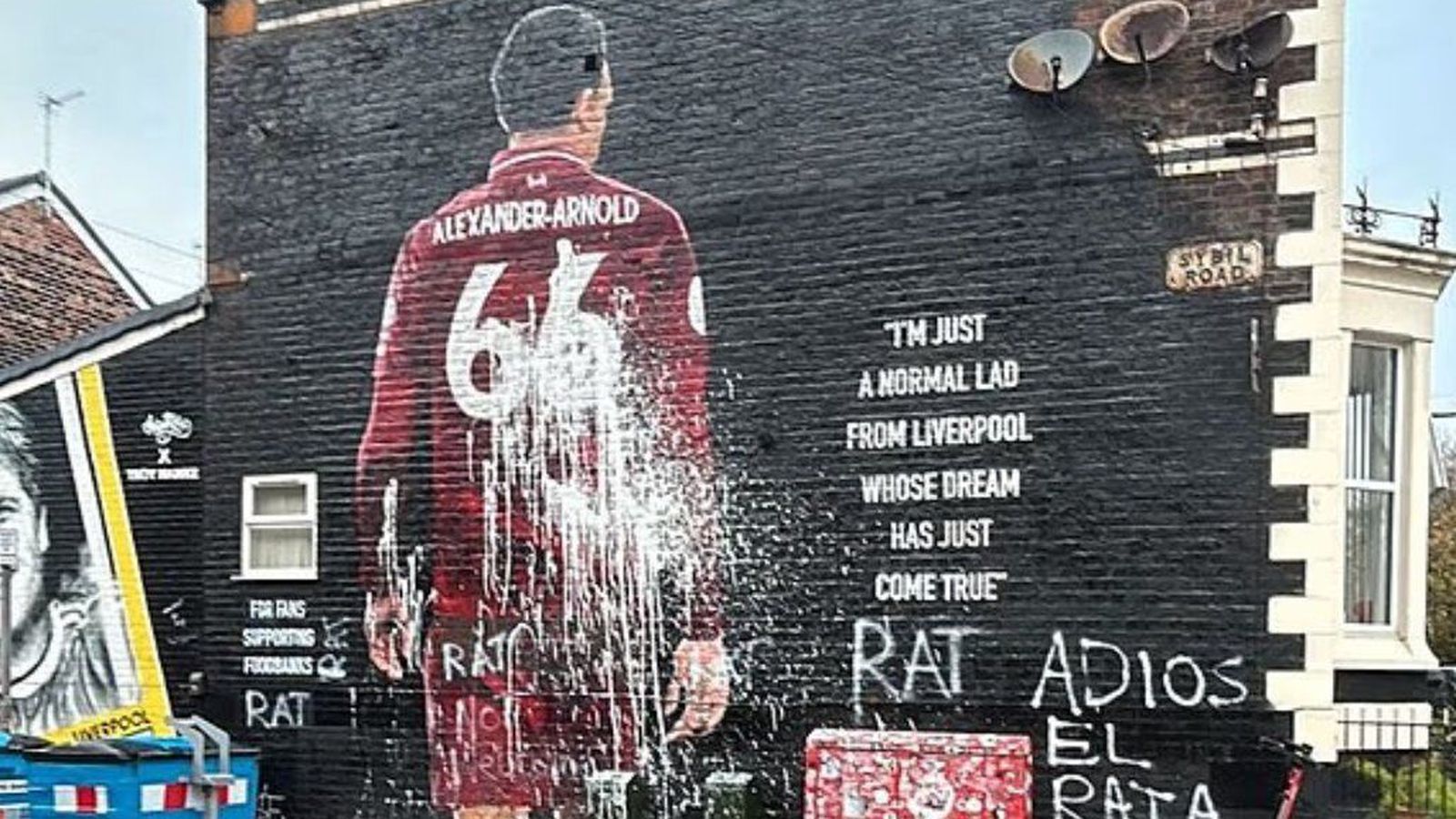 Vegg­mynd af Alexander-Arnold skemmd: „Bless, rotta“ - Vísir