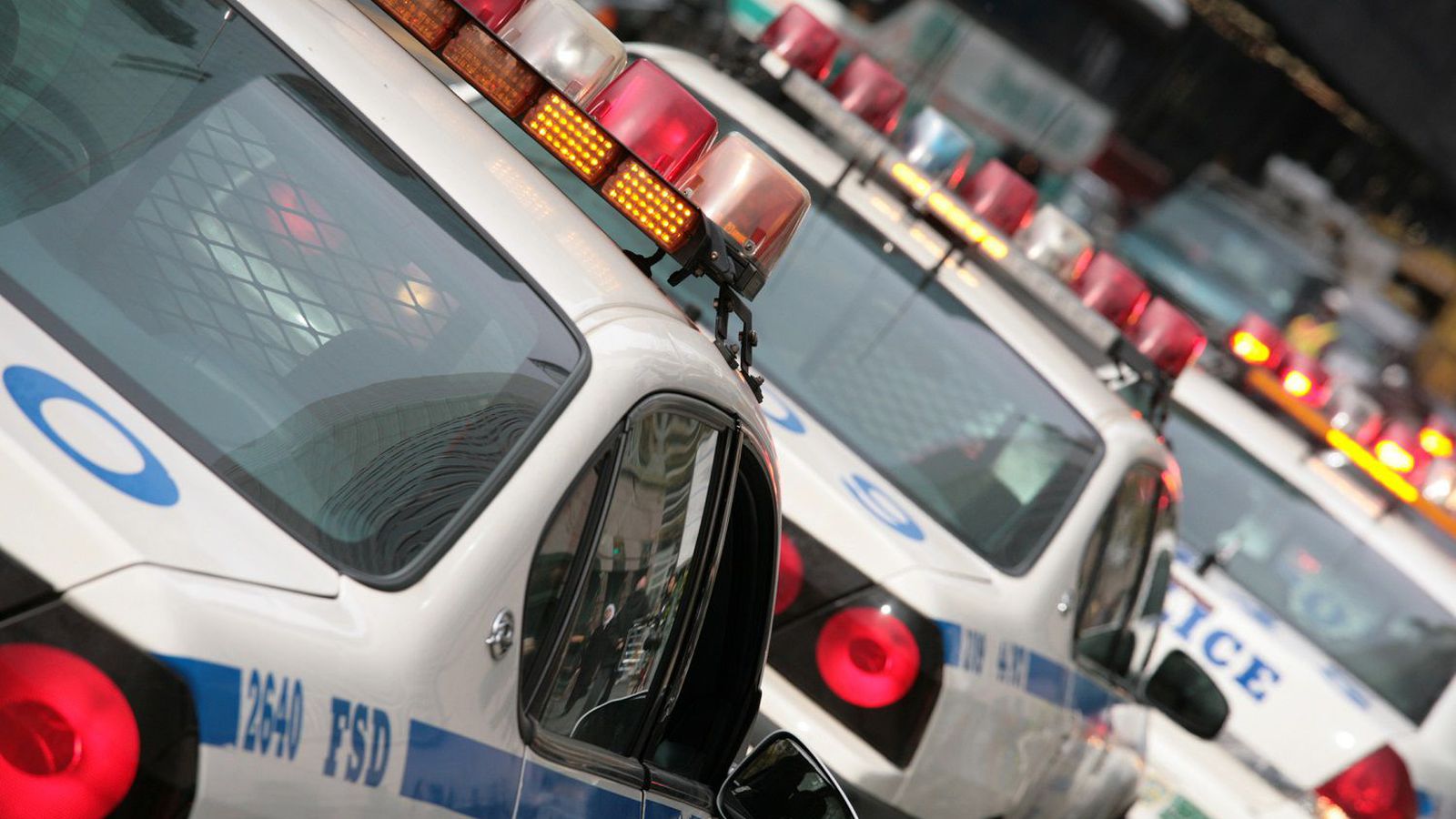 Lögreglustjóri ákærður fyrir að falast eftir kynlífi með táningsstúlku ...