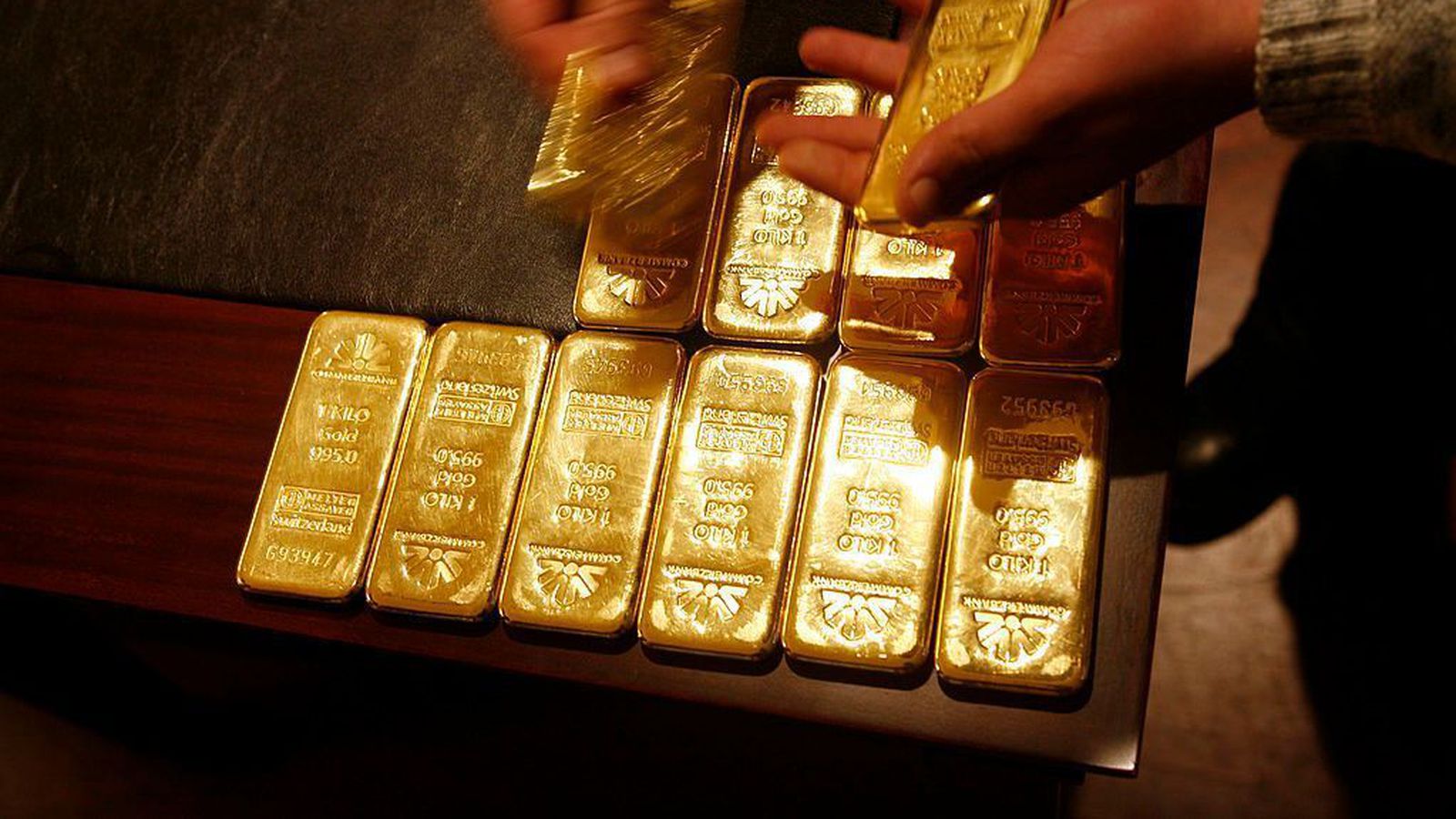 Þrír Kín­verjar gripnir í Kongó með tólf gullstangir og gríðar­legar ...