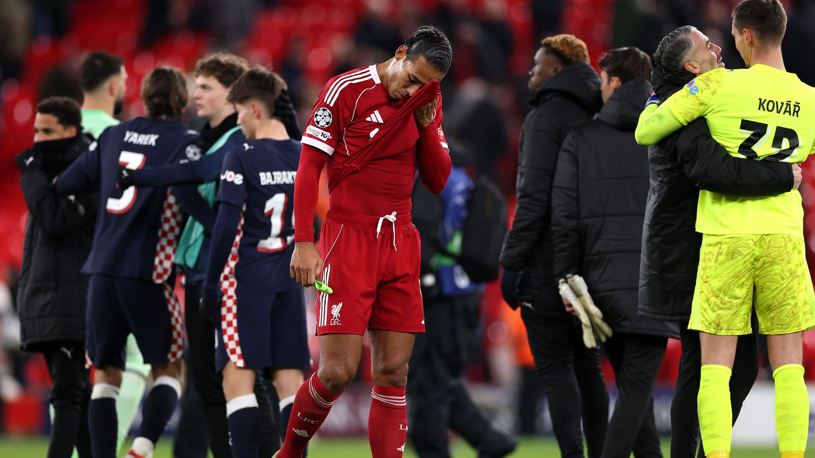 Van Dijk forðaðist frétta­menn eftir leik - Vísir