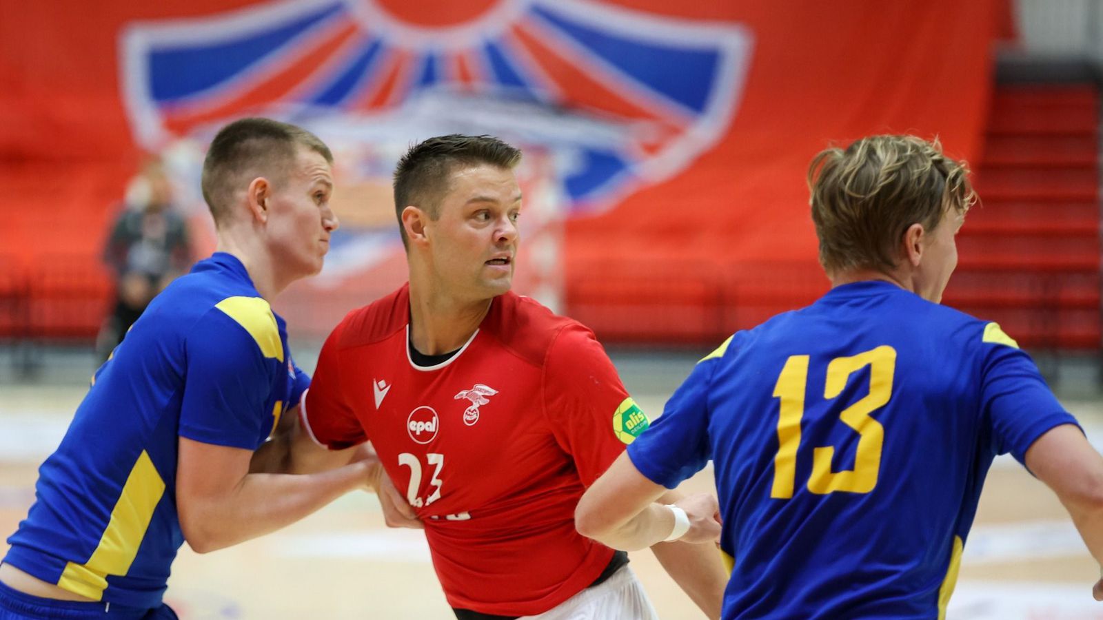 Kross 1. um­ferðar: Vígðu nýja heima­völlinn með stæl og Róbert Aron ...